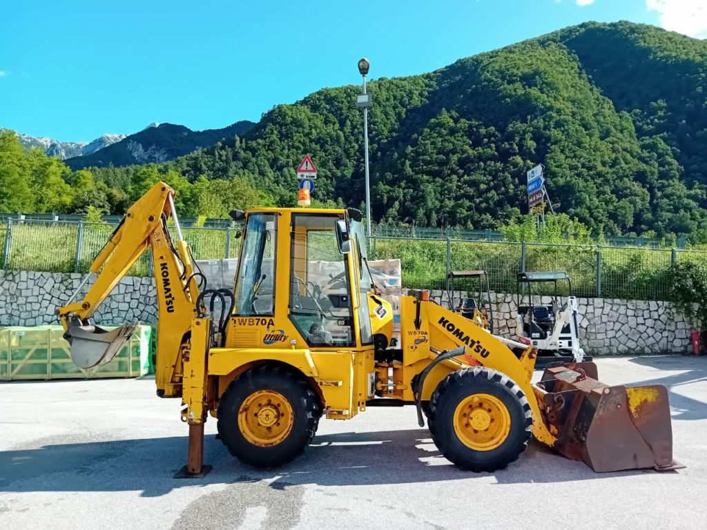 TERNA GOMMATA KOMATSU WB 70 A – Lenzi trattori